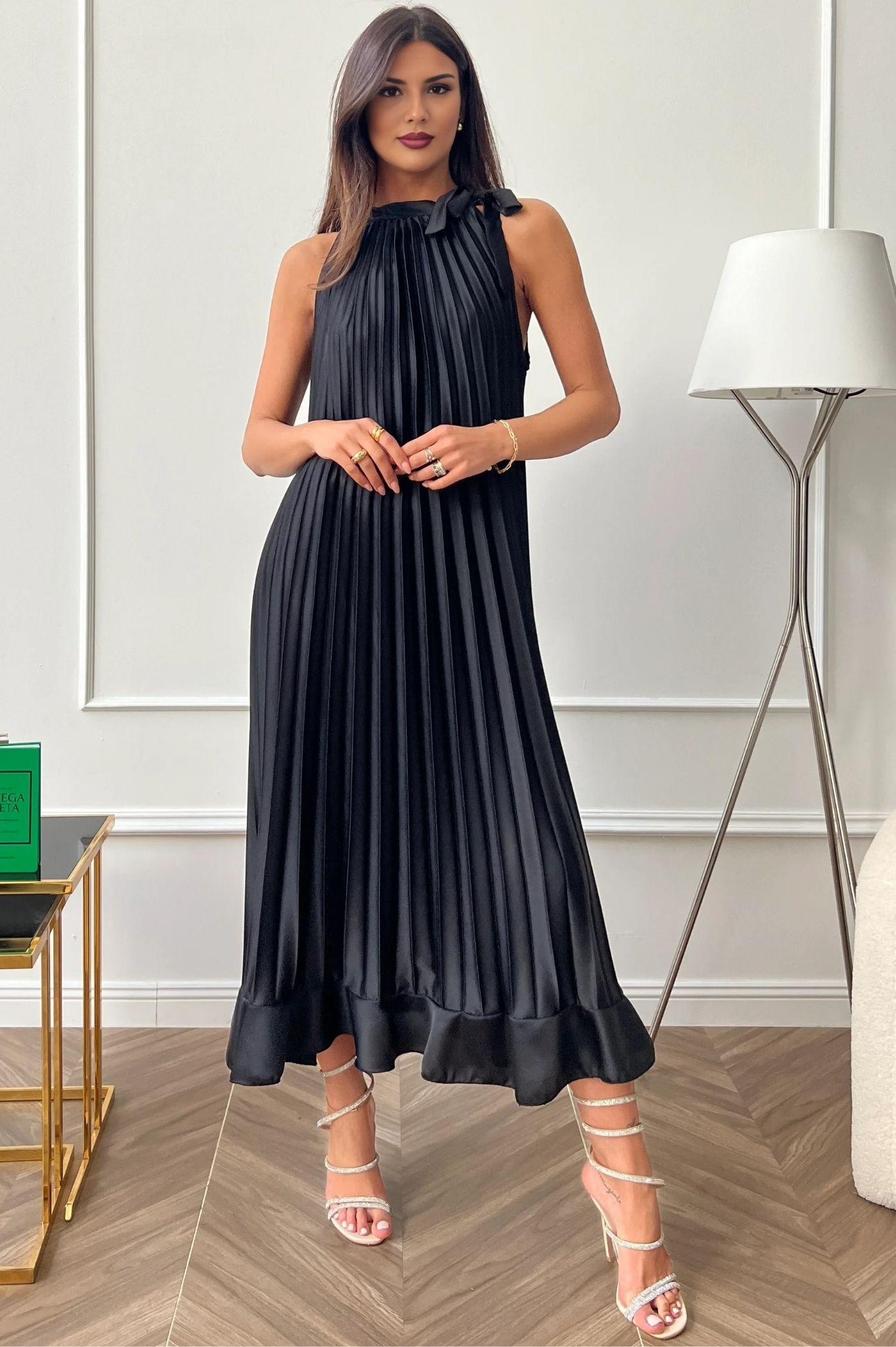 ΦΟΡΕΜΑ MΙDI ΣΑΤΕΝ ΠΛΙΣΕ HALTER NECK - ΜΑΥΡΟ | Antithesis Clothing